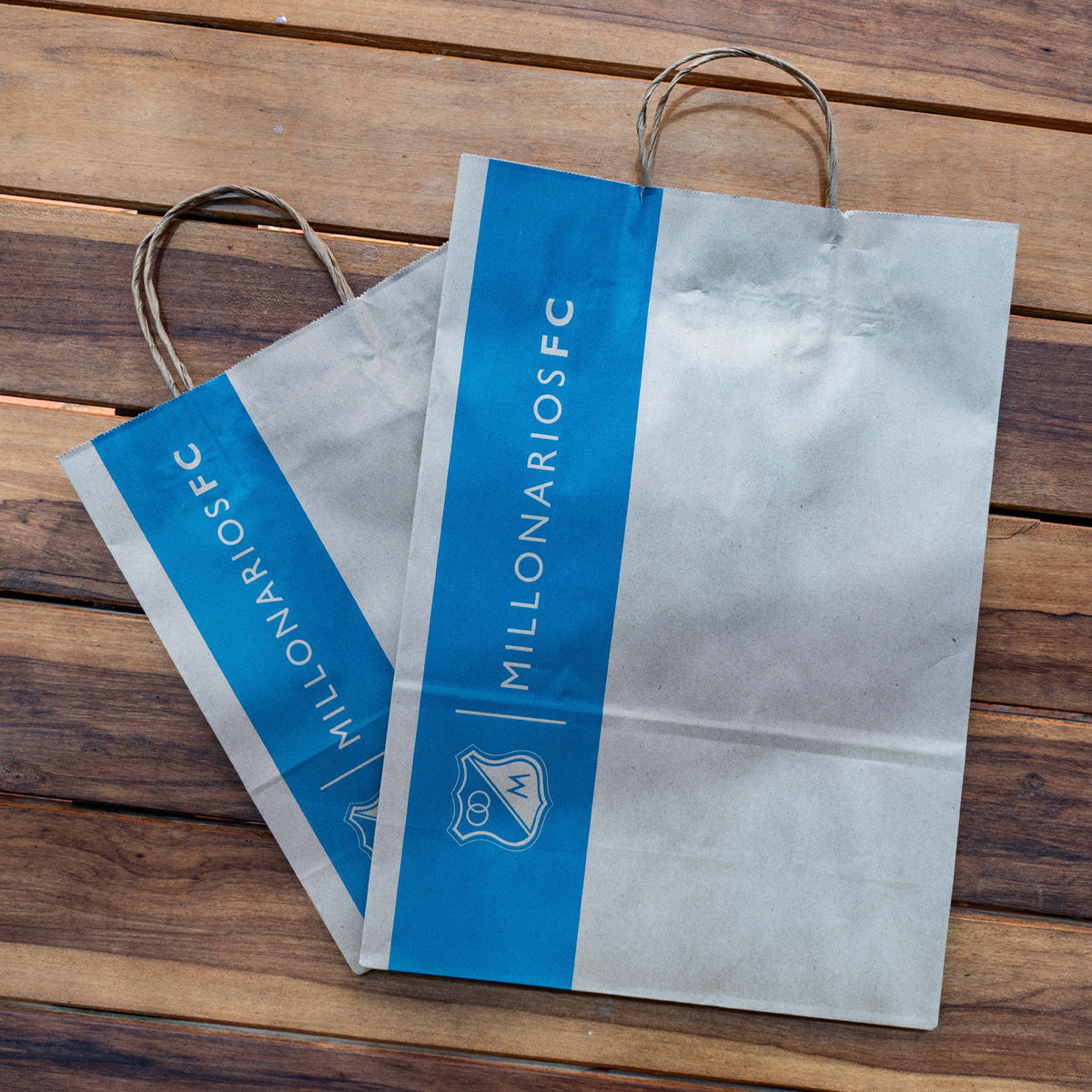 Bolsa Papel Mediana MFC 29 x 40 Cm – Tienda Oficial Millonarios FC
