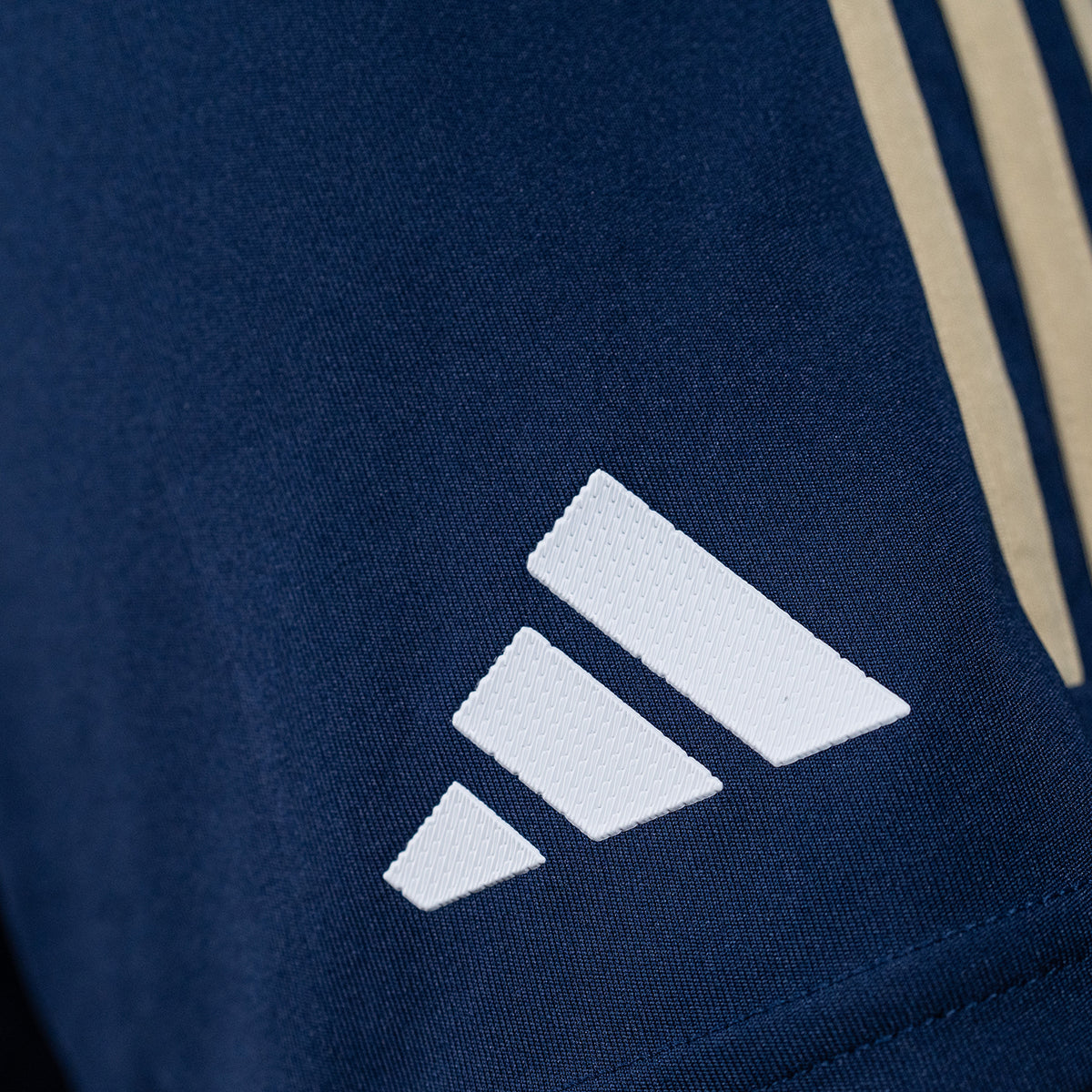 Pantaloneta Visitante Adidas 2024 – Tienda Oficial Millonarios FC
